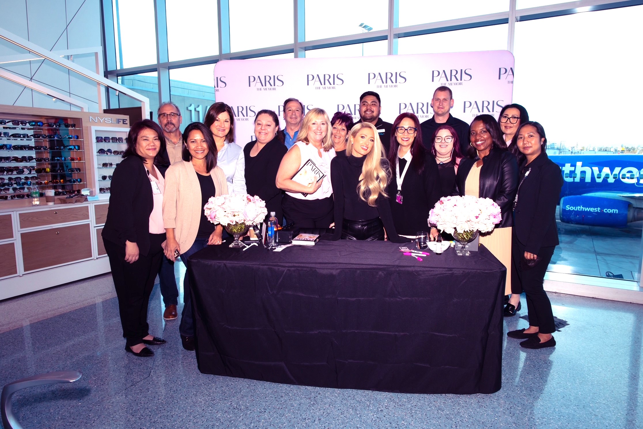 Images of the Day: Stellar creates star attraction with Paris Hilton ...