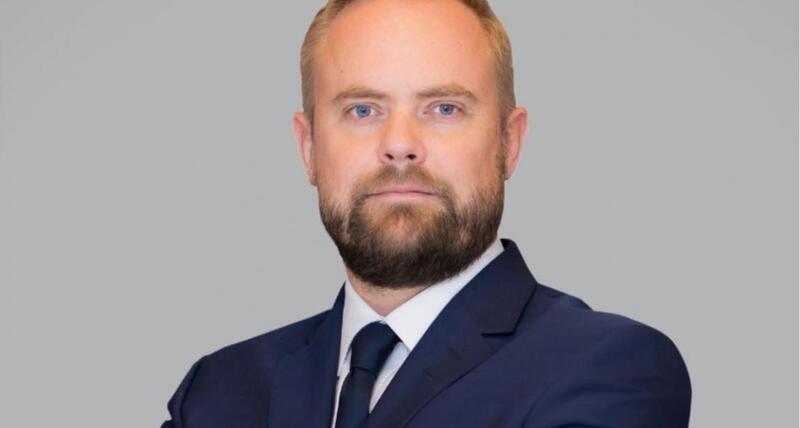 Sight Lines: JCDecaux UK names David Hawkins as director of its airport ...