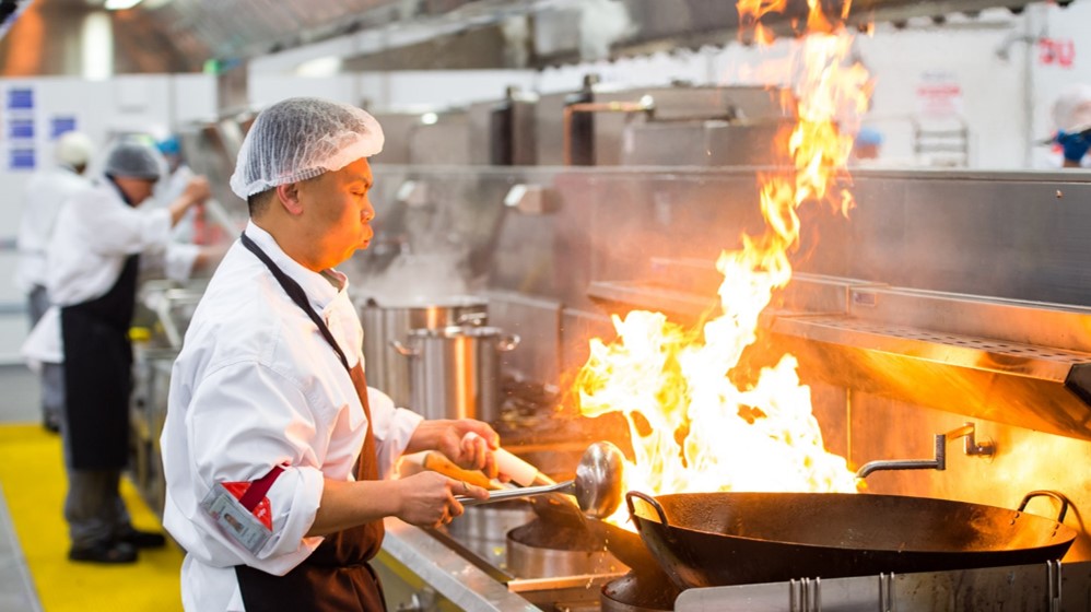 Emirates Group-owned dnata set to acquire Qantas catering businesses ...