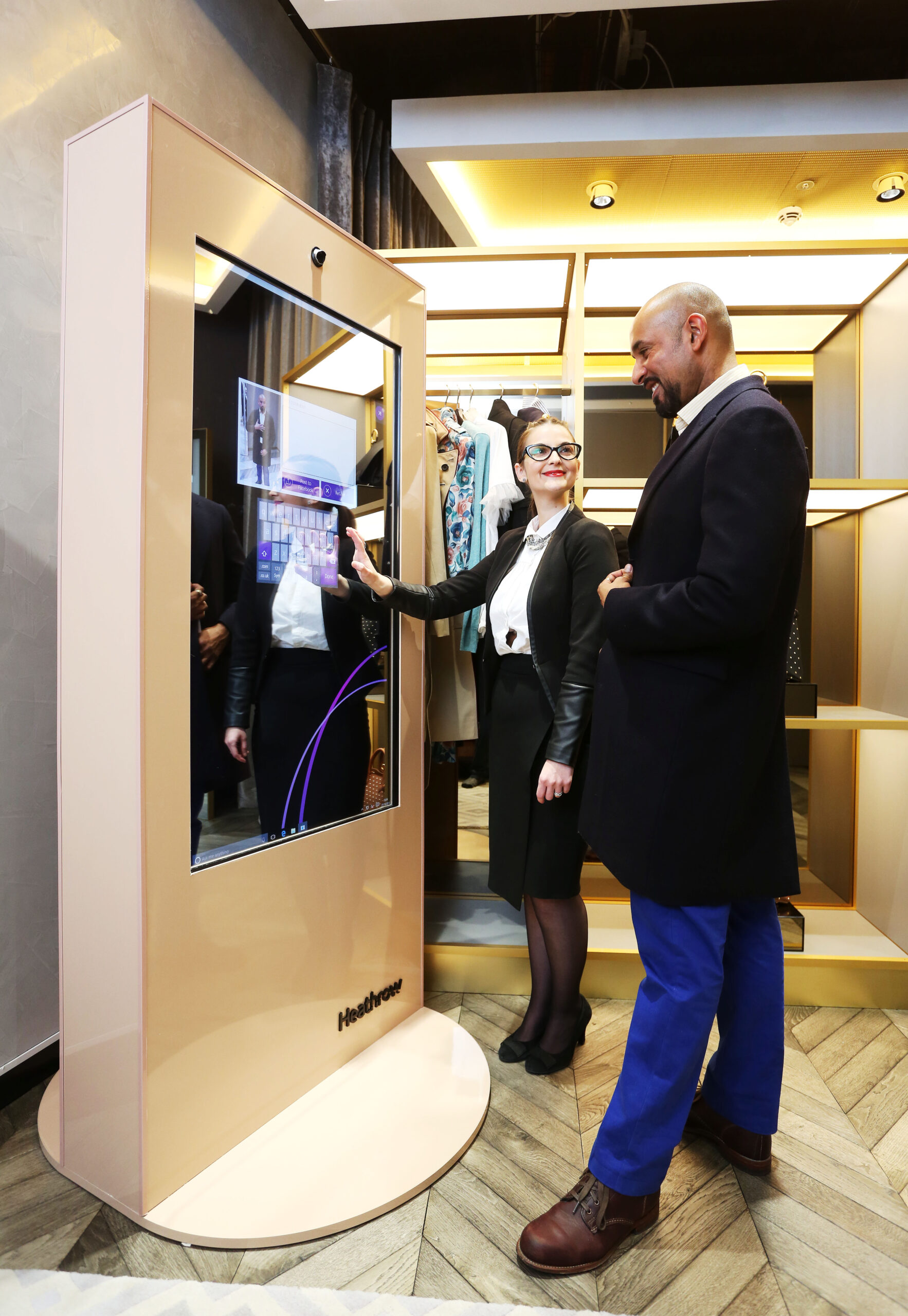 Heathrow unveils “the world’s most connected mirror” for instant social ...