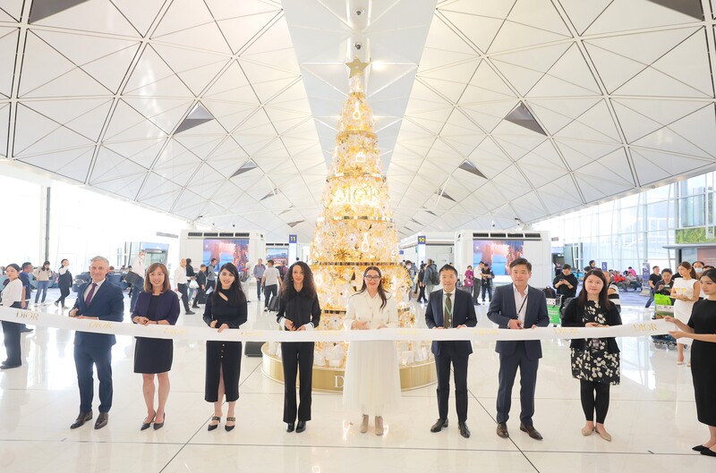 Dior Atelier of Dreams lights up Hong Kong Airport for festive season : Moodie Davitt Report