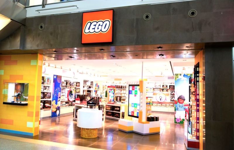 Images of the Day: DFS celebrates JFK Airport Lego store’s Best New ...