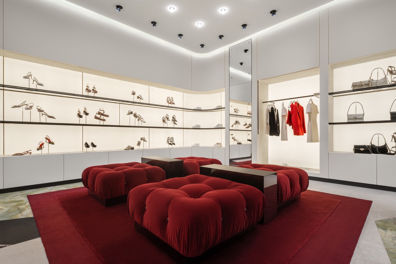 Valentino and DFS Group reveal luxury boutique and V Lounge pop-up at ...