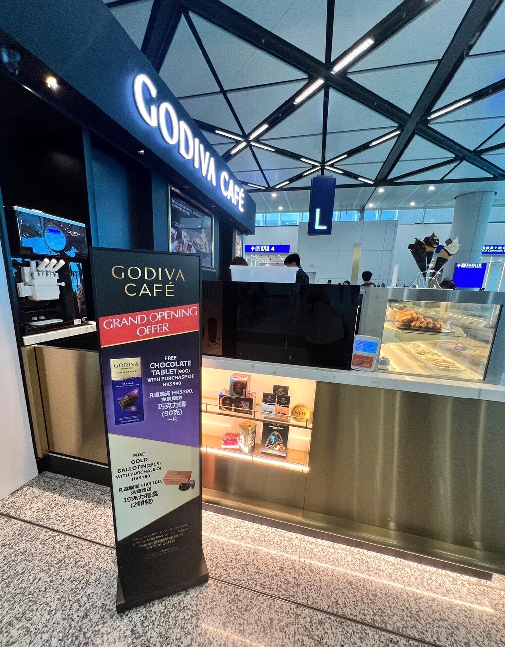 Images of the Day: Godiva Café makes Hong Kong International Airport ...