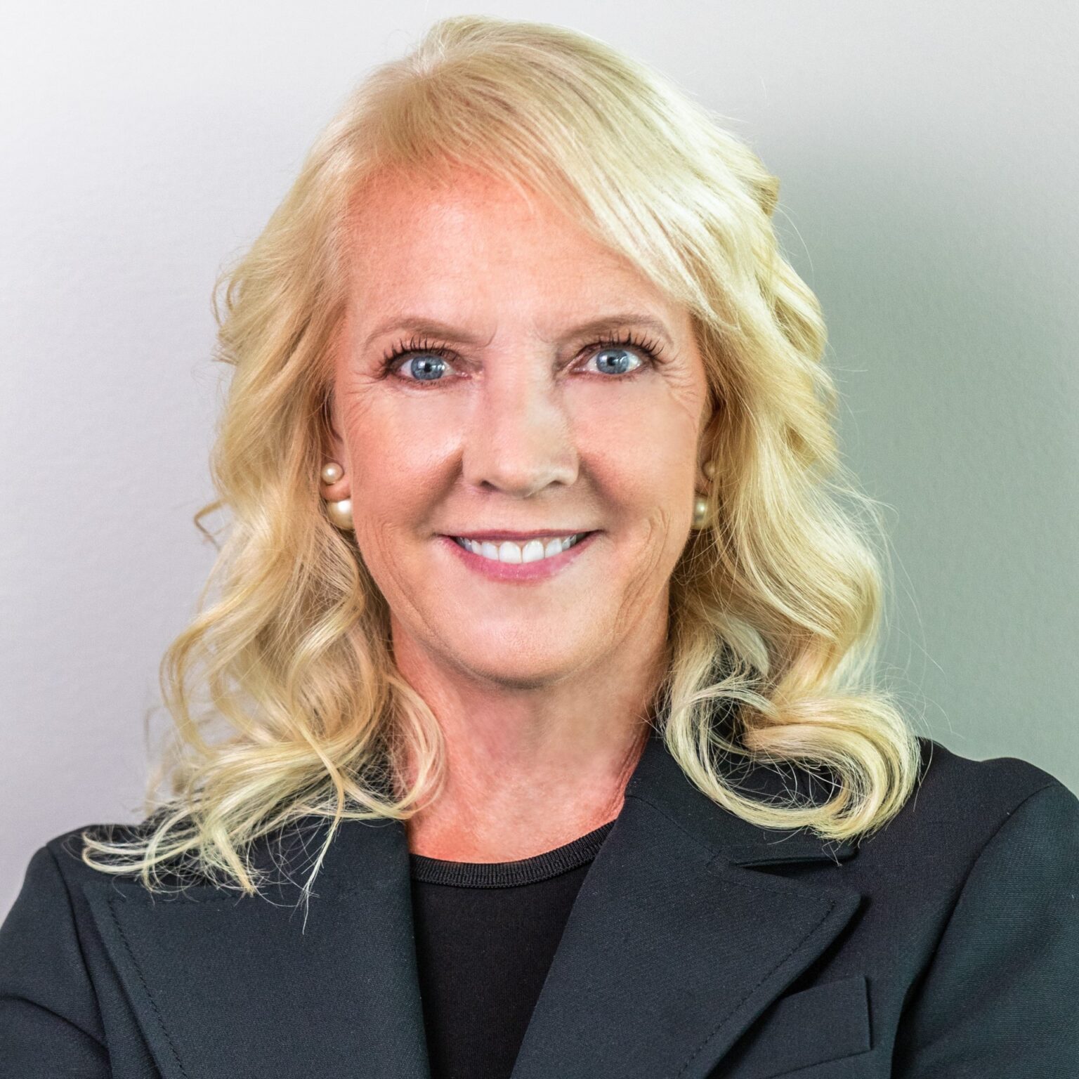 Through the Red Door with Lisa Bauer – an Elizabeth Arden column ...