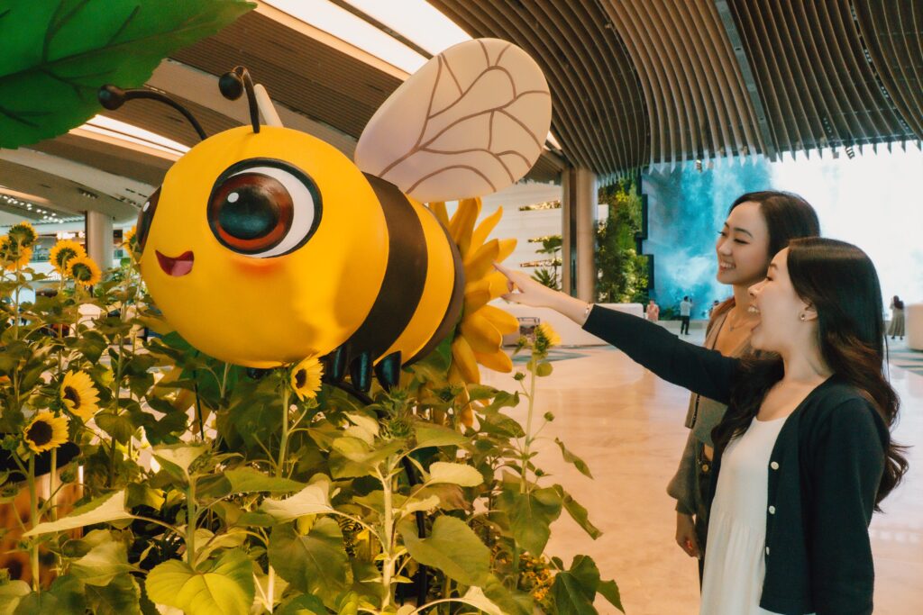 Images of the Day: Changi Airport and the world’s largest sunflower ...