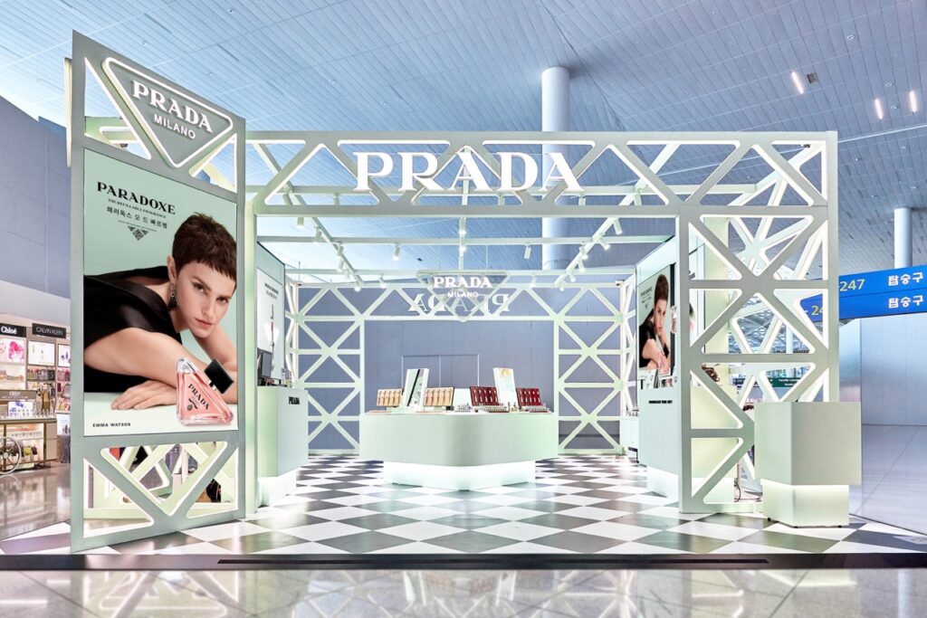 L’Oréal and Shinsegae Duty Free unveil triple-axis Prada Beauty pop-up at Incheon : Moodie ...