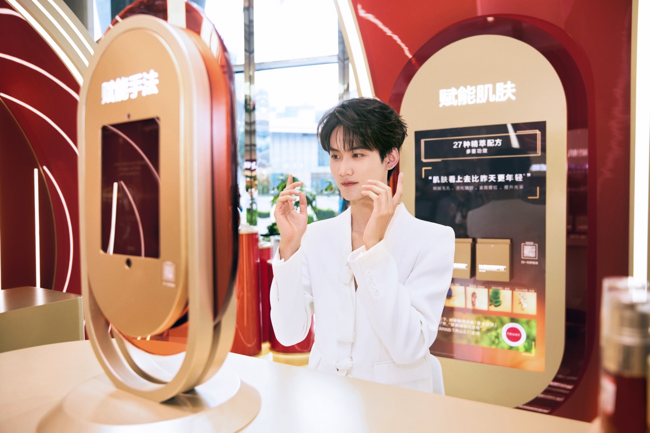 Clarins launches ninth-generation Double Serum with dynamic global ...