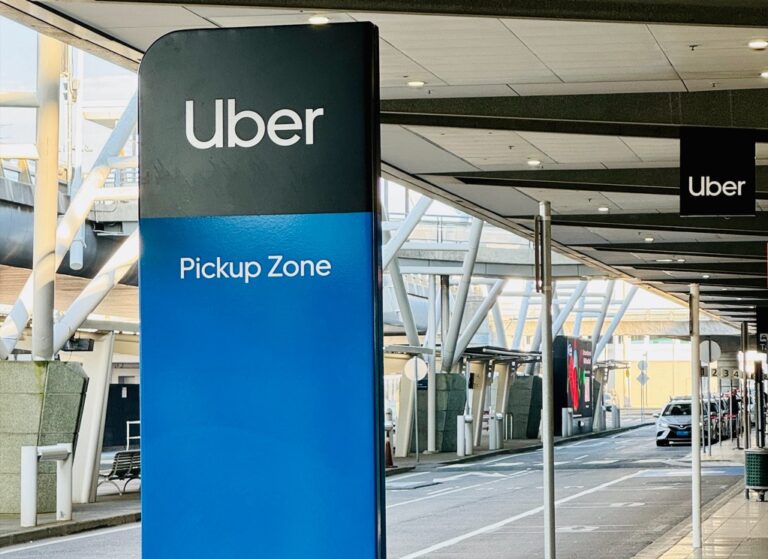 Sydney Airport to deploy new time-saving kerbside pick-up technology ...