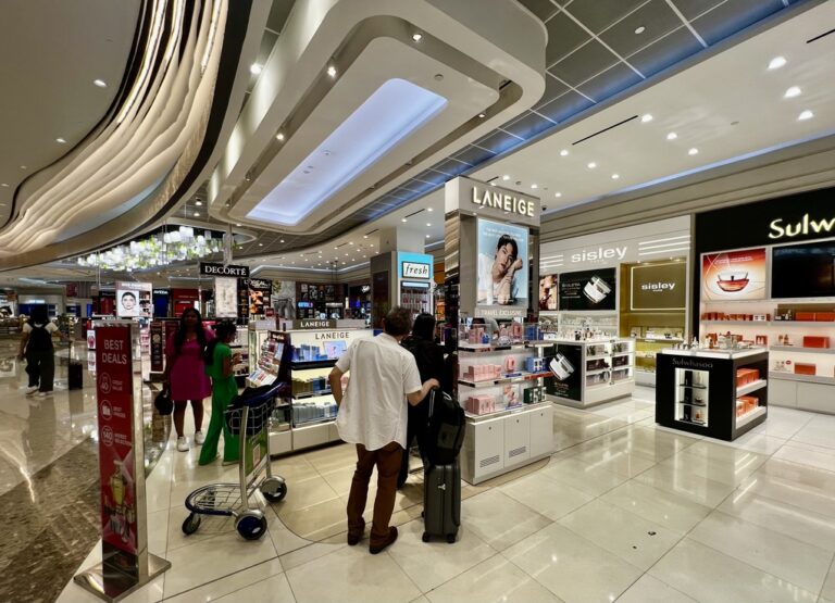 Images of the Day: Capturing the enduring allure of Changi Airport ...